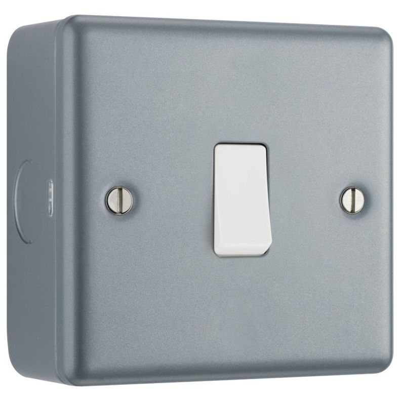 Masterplug Metal Clad Single Socket 16a x 2 Way – Batley DIY